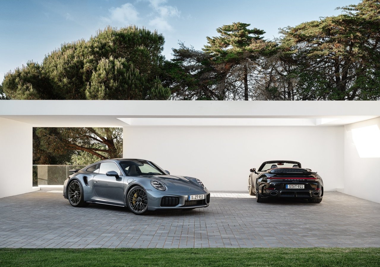 New Porsche 911 Turbo S debuts with hybrid power and record-breaking ...